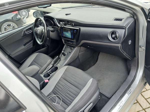 Grey Toyota Auris 2016 in Taurage, with an engine capacity of 1.80 L and mileage of 277 thousand km for 3300 €, photo 9 on AUTOMOTO.COM.LV