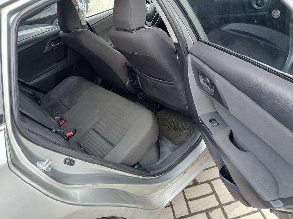 Grey Toyota Auris 2016 in Taurage, with an engine capacity of 1.80 L and mileage of 277 thousand km for 3300 €, photo 10 on AUTOMOTO.COM.LV
