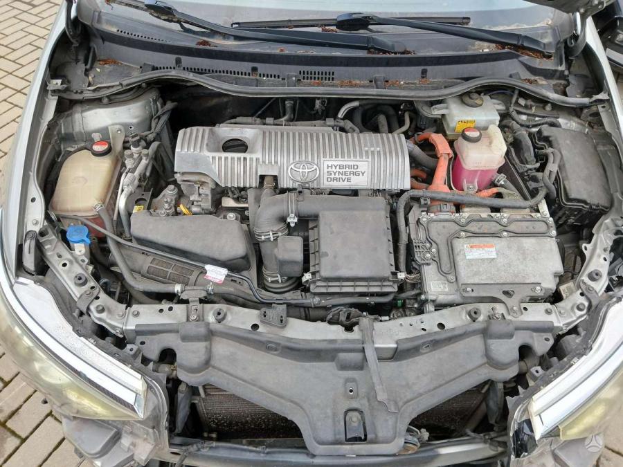 Grey Toyota Auris 2016 in Taurage, with an engine capacity of 1.80 L and mileage of 277 thousand km for 3300 €, photo 14 on AUTOMOTO.COM.LV