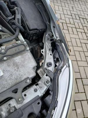 Grey Toyota Auris 2016 in Taurage, with an engine capacity of 1.80 L and mileage of 277 thousand km for 3300 €, photo 16 on AUTOMOTO.COM.LV