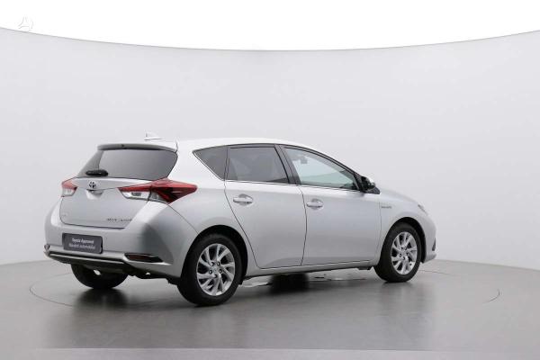 Grey Toyota Auris 2016 in Vilnius, with an engine capacity of 1.80 L and mileage of 149 thousand km for 12900 €, photo 2 on AUTOMOTO.COM.LV