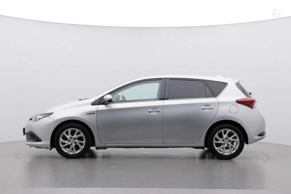 Grey Toyota Auris 2016 in Vilnius, with an engine capacity of 1.80 L and mileage of 149 thousand km for 12900 €, photo 3 on AUTOMOTO.COM.LV