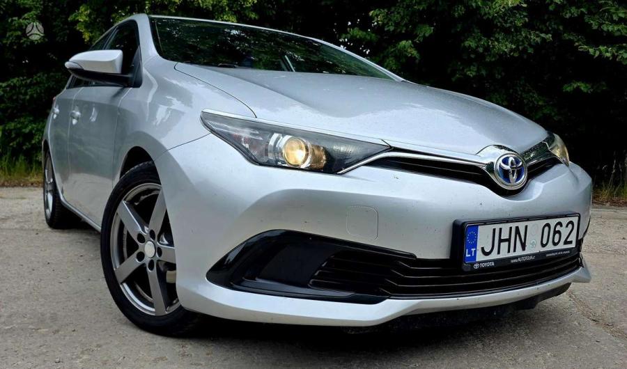Grey Toyota Auris 2016 in Siauliai, with an engine capacity of 1.36 L and mileage of 240 thousand km for 5790 €, photo 1 on AUTOMOTO.COM.LV