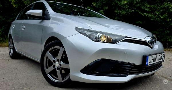 Grey Toyota Auris 2016 in Siauliai, with an engine capacity of 1.36 L and mileage of 240 thousand km for 5790 €, photo 3 on AUTOMOTO.COM.LV