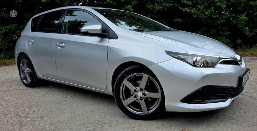 Grey Toyota Auris 2016 in Siauliai, with an engine capacity of 1.36 L and mileage of 240 thousand km for 5790 €, photo 6 on AUTOMOTO.COM.LV