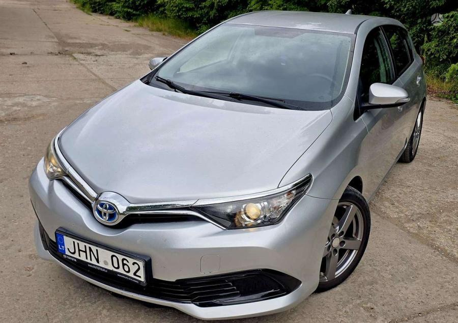 Grey Toyota Auris 2016 in Siauliai, with an engine capacity of 1.36 L and mileage of 240 thousand km for 5790 €, photo 7 on AUTOMOTO.COM.LV