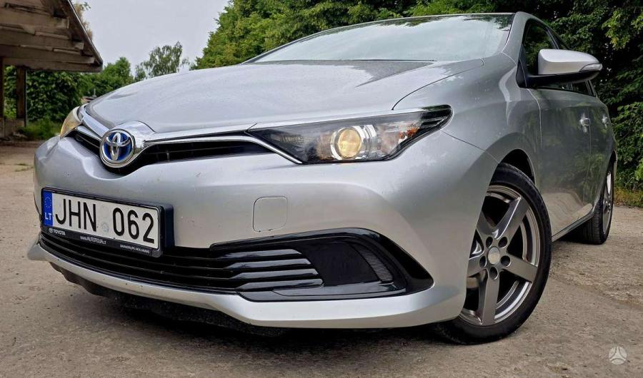 Grey Toyota Auris 2016 in Siauliai, with an engine capacity of 1.36 L and mileage of 240 thousand km for 5790 €, photo 8 on AUTOMOTO.COM.LV