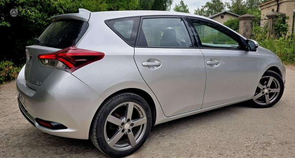 Grey Toyota Auris 2016 in Siauliai, with an engine capacity of 1.36 L and mileage of 240 thousand km for 5790 €, photo 9 on AUTOMOTO.COM.LV