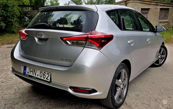 Grey Toyota Auris 2016 in Siauliai, with an engine capacity of 1.36 L and mileage of 240 thousand km for 5790 €, photo 10 on AUTOMOTO.COM.LV