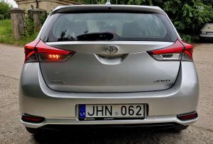 Grey Toyota Auris 2016 in Siauliai, with an engine capacity of 1.36 L and mileage of 240 thousand km for 5790 €, photo 12 on AUTOMOTO.COM.LV