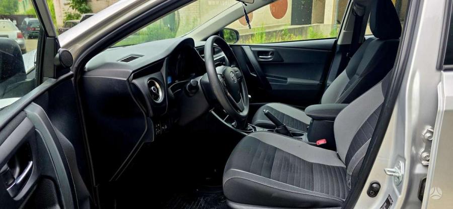 Grey Toyota Auris 2016 in Siauliai, with an engine capacity of 1.36 L and mileage of 240 thousand km for 5790 €, photo 17 on AUTOMOTO.COM.LV