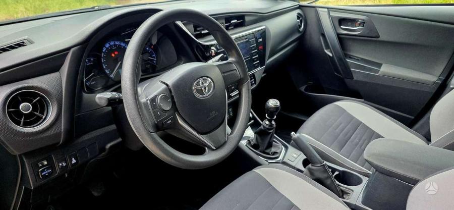 Grey Toyota Auris 2016 in Siauliai, with an engine capacity of 1.36 L and mileage of 240 thousand km for 5790 €, photo 18 on AUTOMOTO.COM.LV