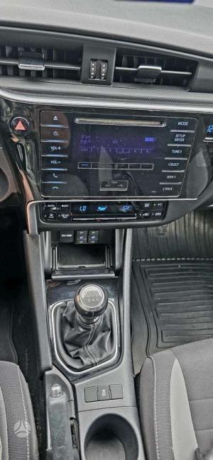 Grey Toyota Auris 2016 in Siauliai, with an engine capacity of 1.36 L and mileage of 240 thousand km for 5790 €, photo 27 on AUTOMOTO.COM.LV