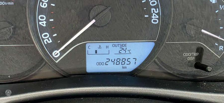 Grey Toyota Auris 2016 in Siauliai, with an engine capacity of 1.36 L and mileage of 240 thousand km for 5790 €, photo 28 on AUTOMOTO.COM.LV
