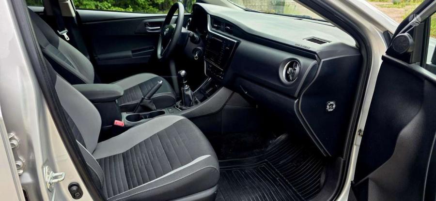 Pelēks Toyota Auris 2016 Šauļi, ar dzinēja tilpumu 1.36 L un nobraukumu 240 tūkst. km par 5150 €, foto 24 vietnē AUTOMOTO.COM.LV