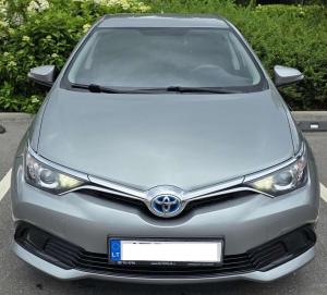 Pelēks Toyota Auris 2016 Viļņa, ar dzinēja tilpumu 1.80 L un nobraukumu 120 tūkst. km par 10499 €, foto  vietnē AUTOMOTO.COM.LV