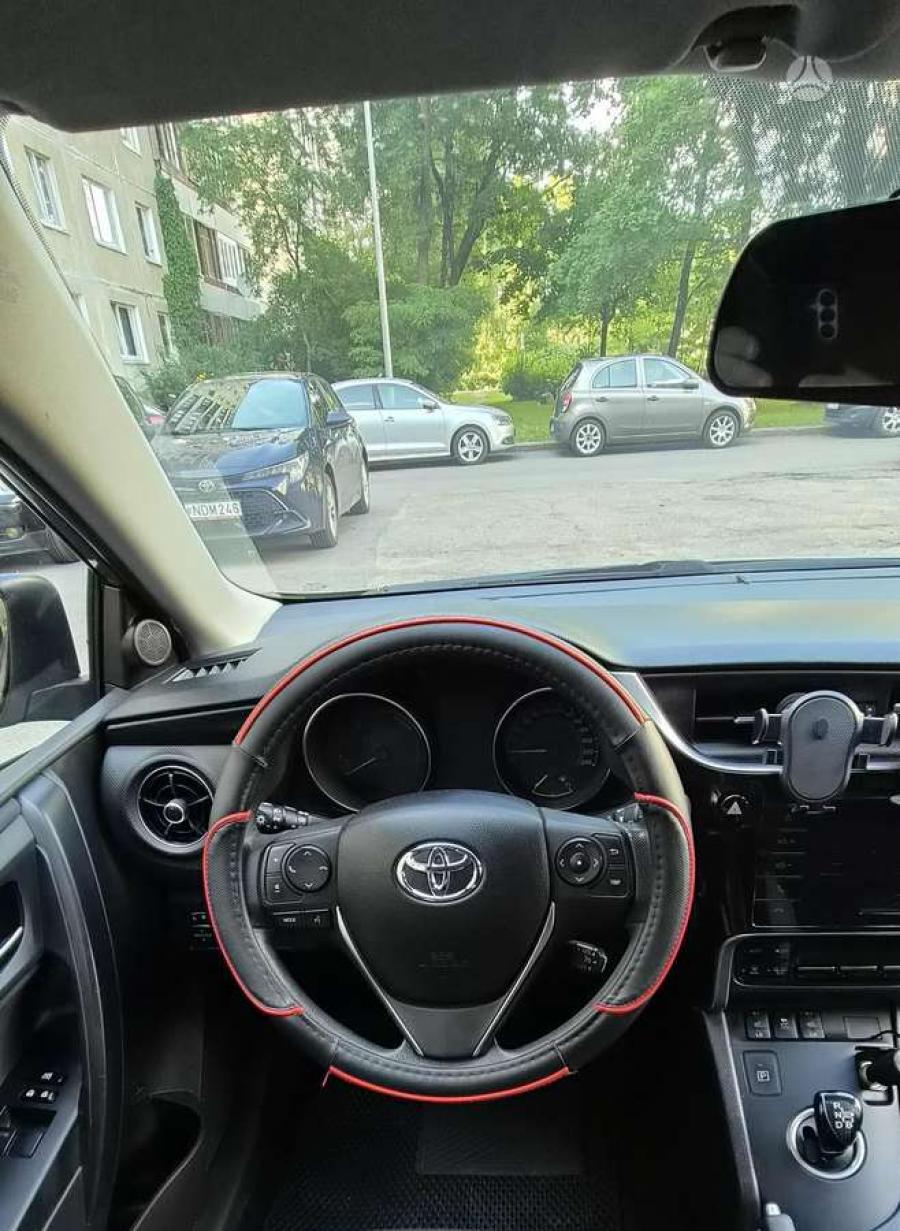 Pelēks Toyota Auris 2016 Viļņa, ar dzinēja tilpumu 1.80 L un nobraukumu 120 tūkst. km par 10499 €, foto 19 vietnē AUTOMOTO.COM.LV