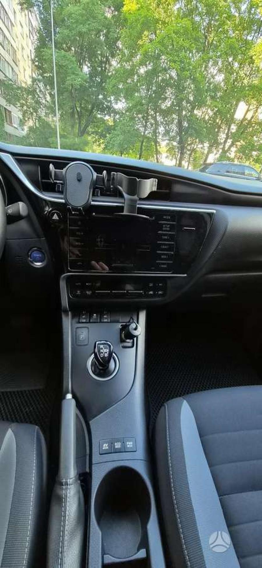 Pelēks Toyota Auris 2016 Viļņa, ar dzinēja tilpumu 1.80 L un nobraukumu 120 tūkst. km par 10499 €, foto 23 vietnē AUTOMOTO.COM.LV