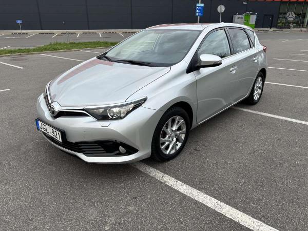 Pelēks Toyota Auris 2016 Viļņa, ar dzinēja tilpumu 1.60 L un nobraukumu 88 tūkst. km par 10500 €, foto 1 vietnē AUTOMOTO.COM.LV