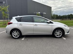 Grey Toyota Auris 2016 in Vilnius, with an engine capacity of 1.60 L and mileage of 88 thousand km for 10500 €, photo 5 on AUTOMOTO.COM.LV