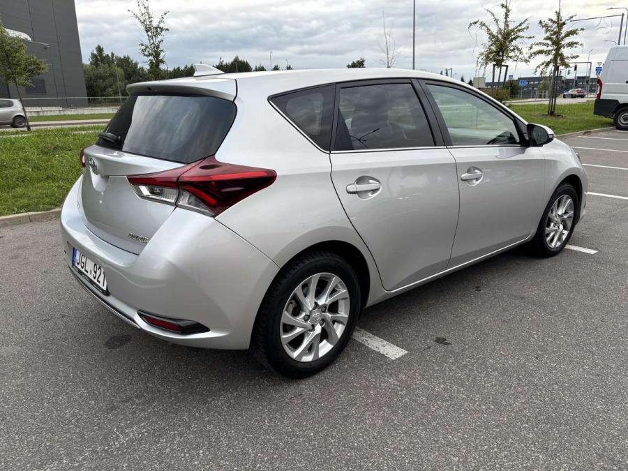 Grey Toyota Auris 2016 in Vilnius, with an engine capacity of 1.60 L and mileage of 88 thousand km for 10500 €, photo 6 on AUTOMOTO.COM.LV