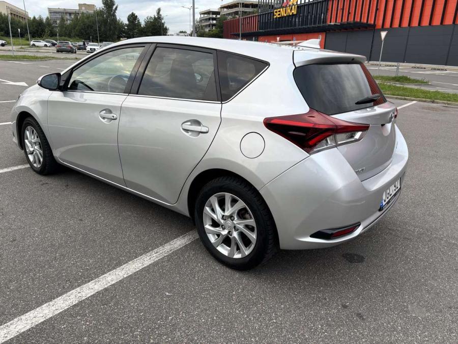Grey Toyota Auris 2016 in Vilnius, with an engine capacity of 1.60 L and mileage of 88 thousand km for 10500 €, photo 7 on AUTOMOTO.COM.LV