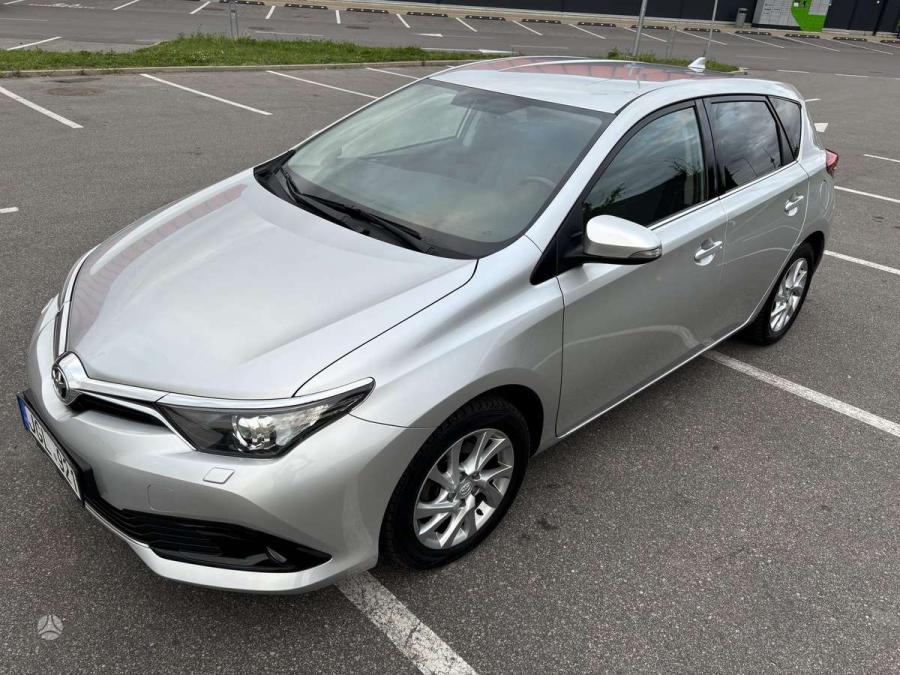 Grey Toyota Auris 2016 in Vilnius, with an engine capacity of 1.60 L and mileage of 88 thousand km for 10500 €, photo 8 on AUTOMOTO.COM.LV