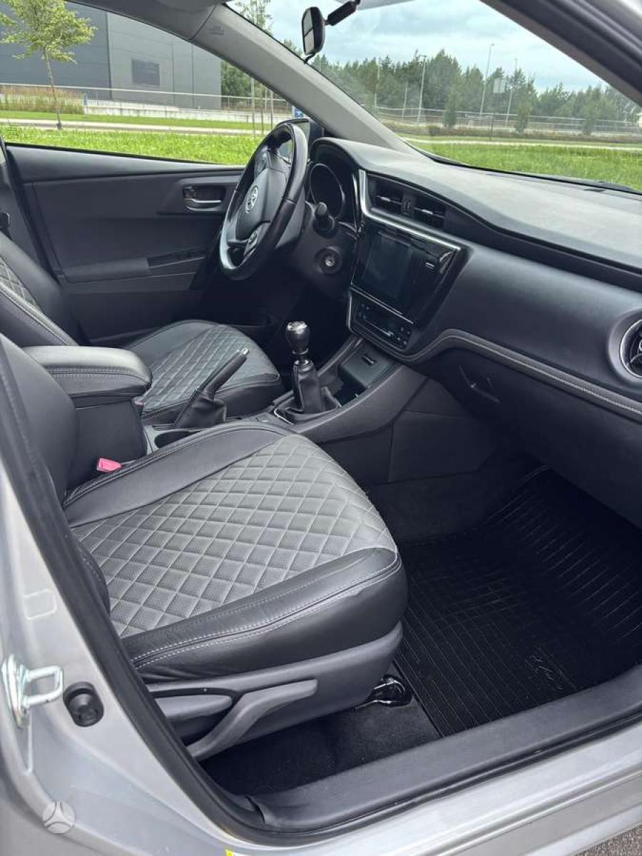 Grey Toyota Auris 2016 in Vilnius, with an engine capacity of 1.60 L and mileage of 88 thousand km for 10500 €, photo 9 on AUTOMOTO.COM.LV