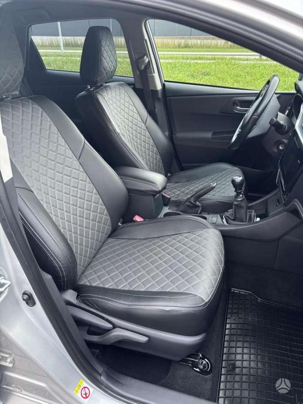 Pelēks Toyota Auris 2016 Viļņa, ar dzinēja tilpumu 1.60 L un nobraukumu 88 tūkst. km par 10500 €, foto 9 vietnē AUTOMOTO.COM.LV