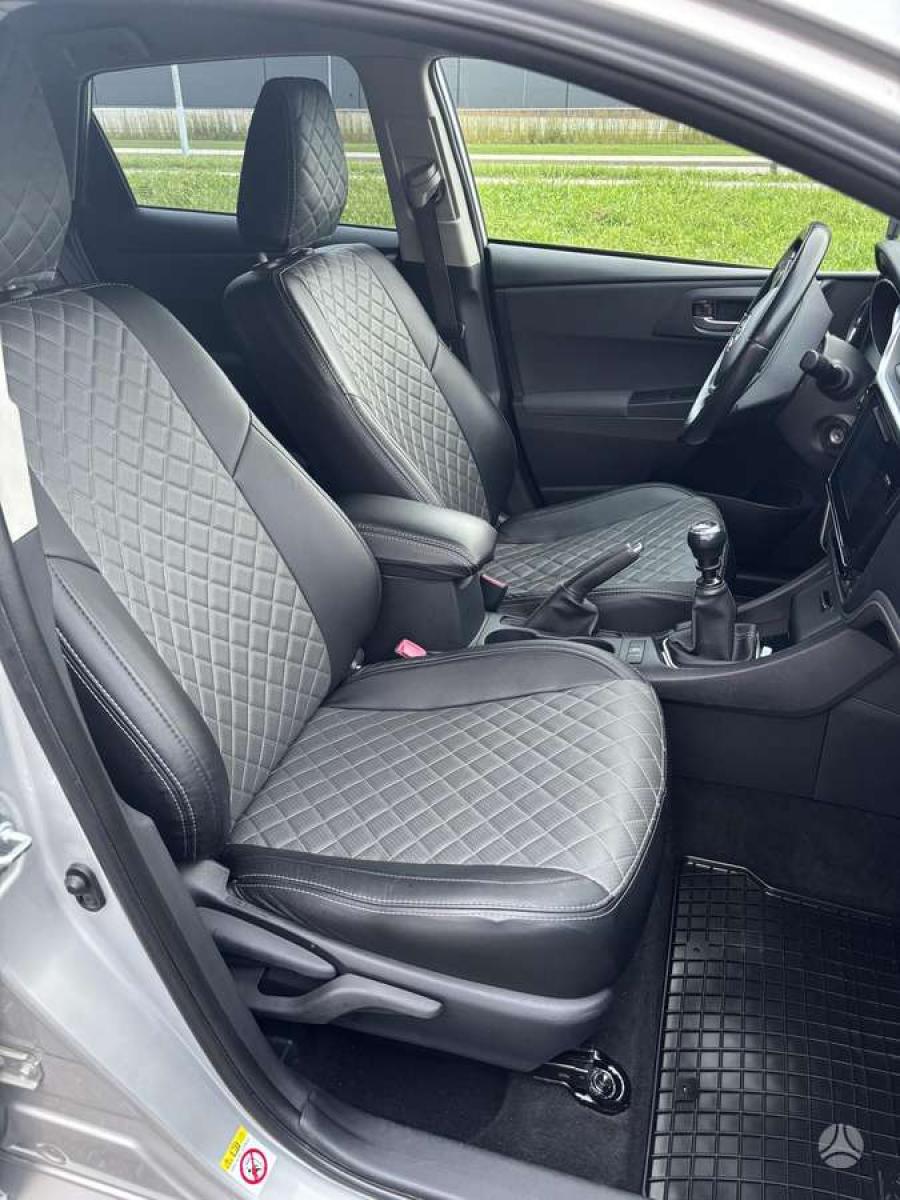 Grey Toyota Auris 2016 in Vilnius, with an engine capacity of 1.60 L and mileage of 88 thousand km for 10500 €, photo 10 on AUTOMOTO.COM.LV