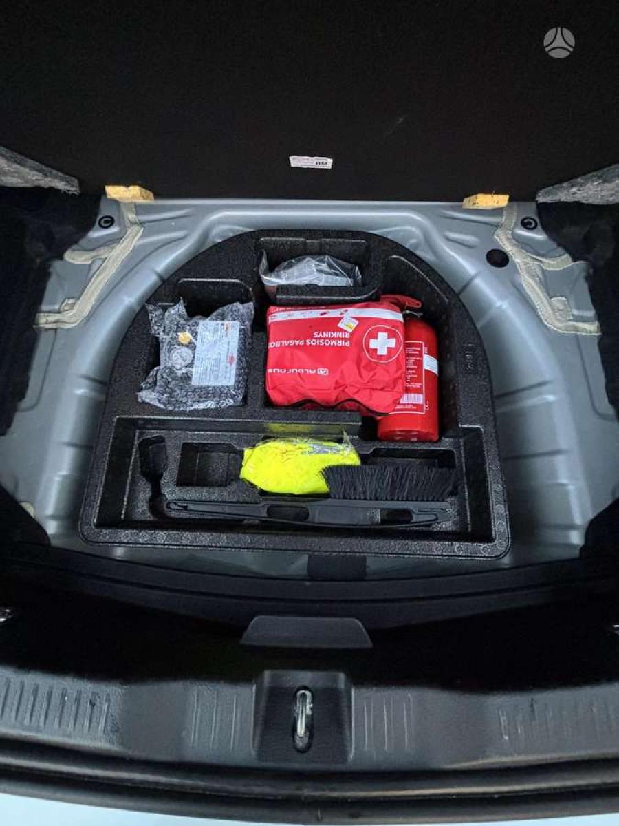 Grey Toyota Auris 2016 in Vilnius, with an engine capacity of 1.60 L and mileage of 88 thousand km for 10500 €, photo 15 on AUTOMOTO.COM.LV