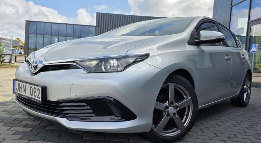 Grey Toyota Auris 2016 in Siauliai, with an engine capacity of 1.36 L and mileage of 240 thousand km for 5150 €, photo 1 on AUTOMOTO.COM.LV