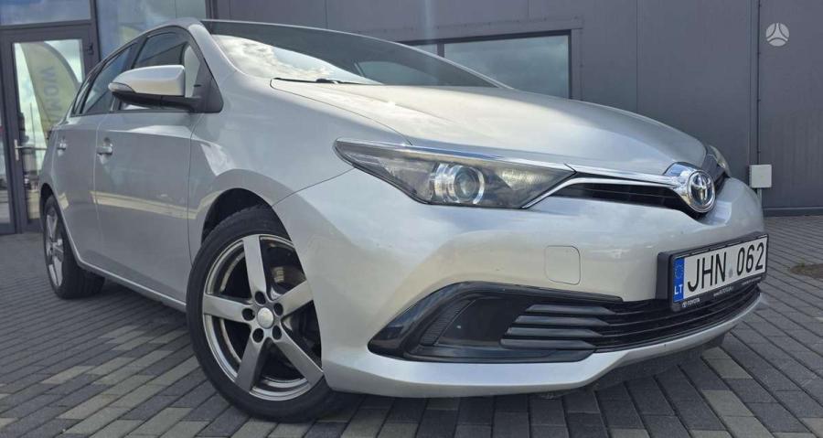 Grey Toyota Auris 2016 in Siauliai, with an engine capacity of 1.36 L and mileage of 240 thousand km for 5150 €, photo 3 on AUTOMOTO.COM.LV