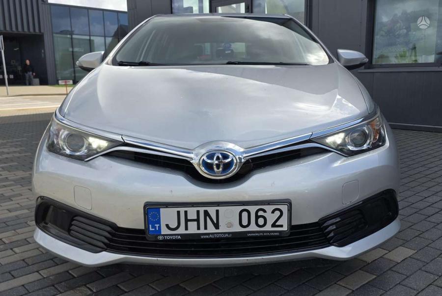 Grey Toyota Auris 2016 in Siauliai, with an engine capacity of 1.36 L and mileage of 240 thousand km for 5150 €, photo 4 on AUTOMOTO.COM.LV