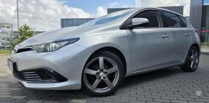 Grey Toyota Auris 2016 in Siauliai, with an engine capacity of 1.36 L and mileage of 240 thousand km for 5150 €, photo 6 on AUTOMOTO.COM.LV