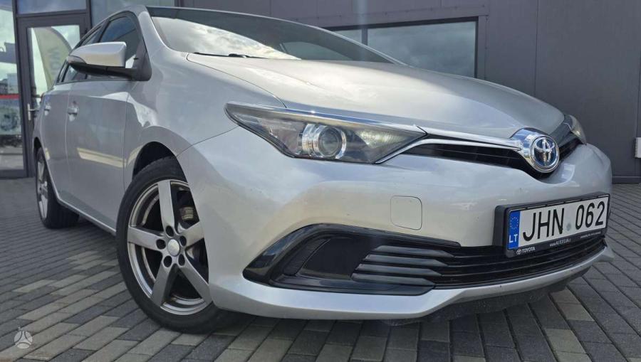 Grey Toyota Auris 2016 in Siauliai, with an engine capacity of 1.36 L and mileage of 240 thousand km for 5150 €, photo 7 on AUTOMOTO.COM.LV