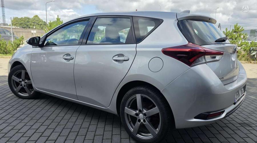 Grey Toyota Auris 2016 in Siauliai, with an engine capacity of 1.36 L and mileage of 240 thousand km for 5150 €, photo 9 on AUTOMOTO.COM.LV