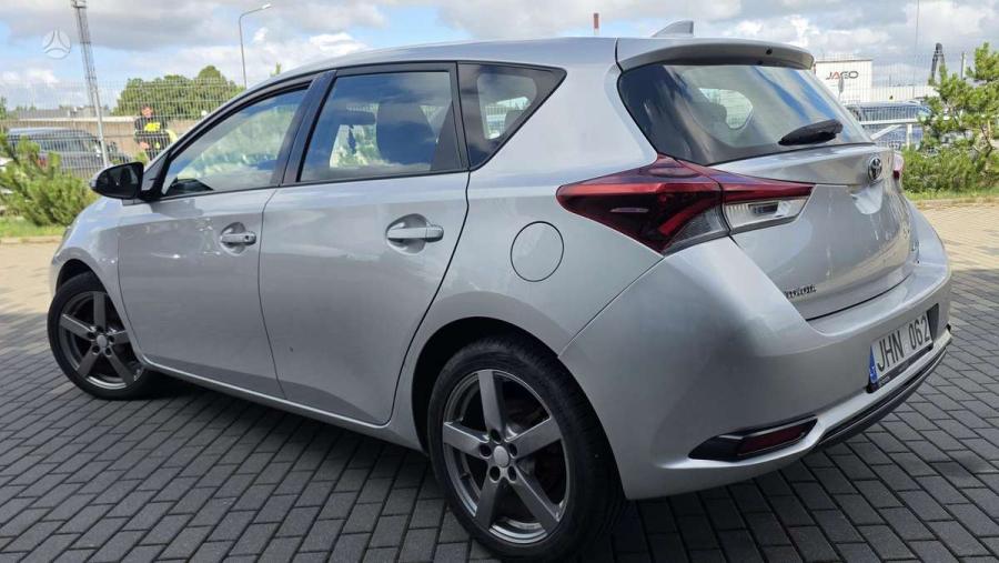 Grey Toyota Auris 2016 in Siauliai, with an engine capacity of 1.36 L and mileage of 240 thousand km for 5150 €, photo 10 on AUTOMOTO.COM.LV