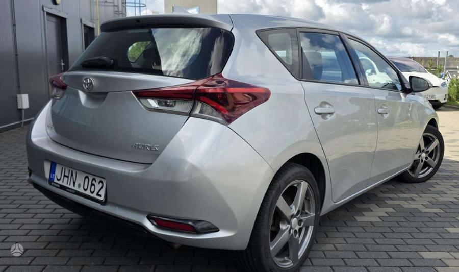 Grey Toyota Auris 2016 in Siauliai, with an engine capacity of 1.36 L and mileage of 240 thousand km for 5150 €, photo 13 on AUTOMOTO.COM.LV