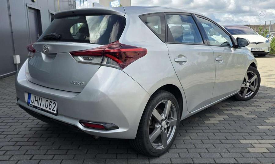 Grey Toyota Auris 2016 in Siauliai, with an engine capacity of 1.36 L and mileage of 240 thousand km for 5150 €, photo 16 on AUTOMOTO.COM.LV