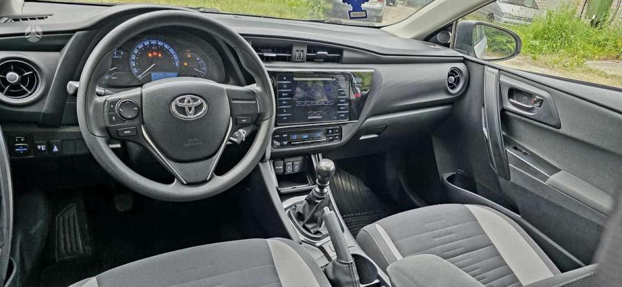 Grey Toyota Auris 2016 in Siauliai, with an engine capacity of 1.36 L and mileage of 240 thousand km for 5150 €, photo 18 on AUTOMOTO.COM.LV