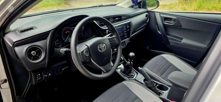 Grey Toyota Auris 2016 in Siauliai, with an engine capacity of 1.36 L and mileage of 240 thousand km for 5150 €, photo 19 on AUTOMOTO.COM.LV