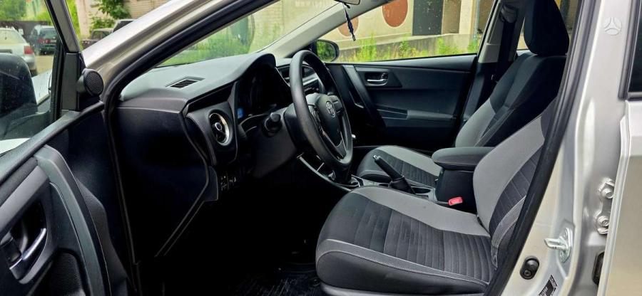 Grey Toyota Auris 2016 in Siauliai, with an engine capacity of 1.36 L and mileage of 240 thousand km for 5150 €, photo 24 on AUTOMOTO.COM.LV