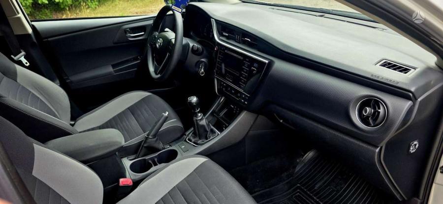 Grey Toyota Auris 2016 in Siauliai, with an engine capacity of 1.36 L and mileage of 240 thousand km for 5150 €, photo 27 on AUTOMOTO.COM.LV