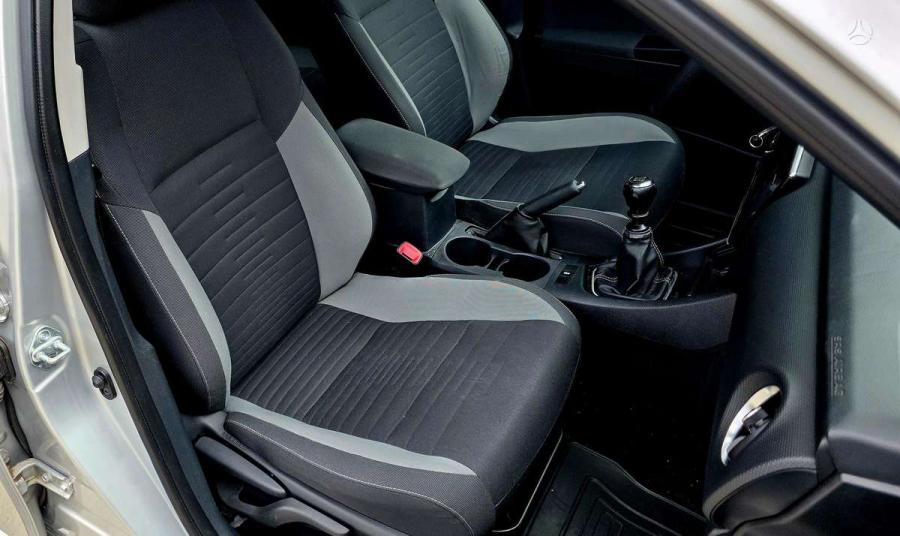 Grey Toyota Auris 2016 in Siauliai, with an engine capacity of 1.36 L and mileage of 240 thousand km for 5150 €, photo 28 on AUTOMOTO.COM.LV