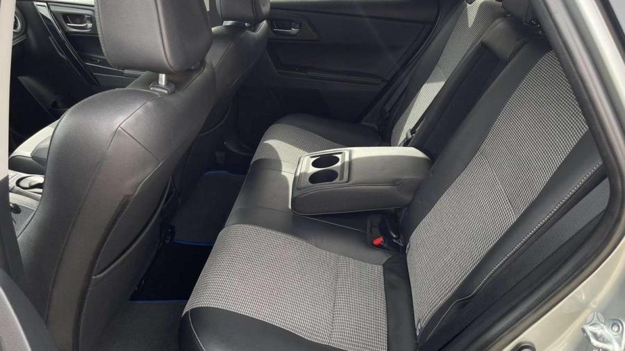Pelēks Toyota Auris 2016 Marijampole, ar dzinēja tilpumu 1.80 L un nobraukumu 86 tūkst. km par 12990 €, foto 33 vietnē AUTOMOTO.COM.LV