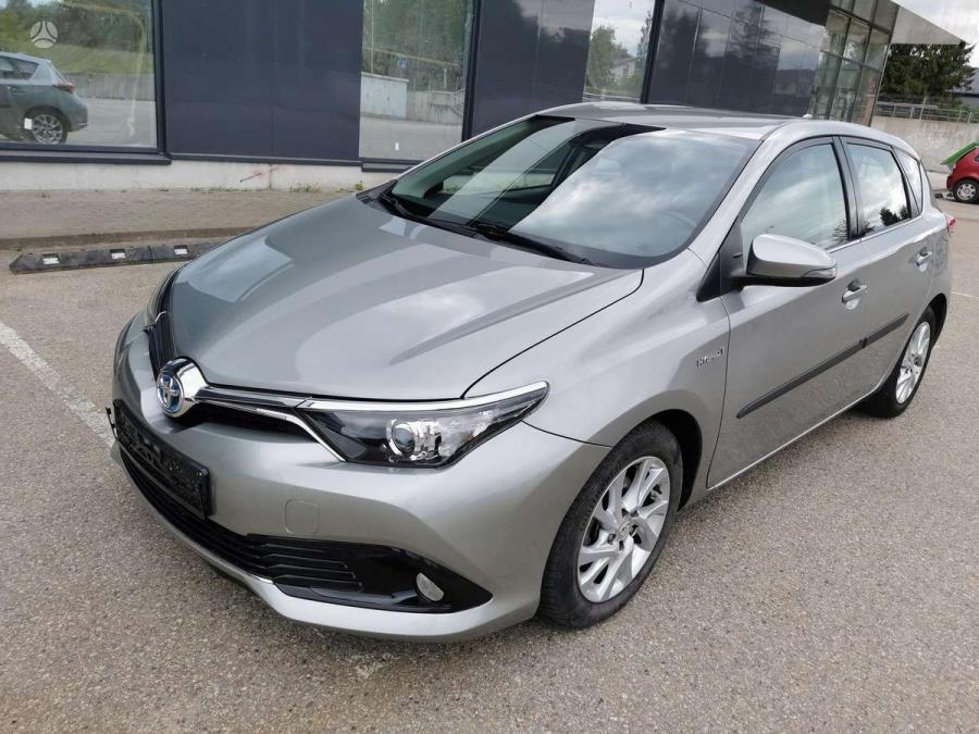 Pelēks Toyota Auris 2016 Viļņa, ar dzinēja tilpumu 1.80 L un nobraukumu 162 tūkst. km par 11300 €, foto 3 vietnē AUTOMOTO.COM.LV