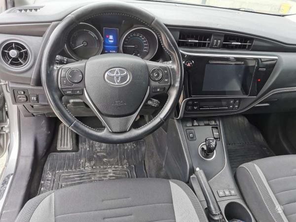 Grey Toyota Auris 2016 in Vilnius, with an engine capacity of 1.80 L and mileage of 162 thousand km for 11300 €, photo 6 on AUTOMOTO.COM.LV