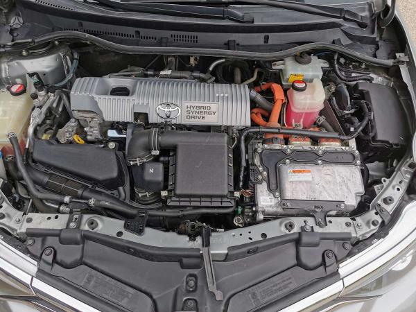 Grey Toyota Auris 2016 in Vilnius, with an engine capacity of 1.80 L and mileage of 162 thousand km for 11300 €, photo 8 on AUTOMOTO.COM.LV