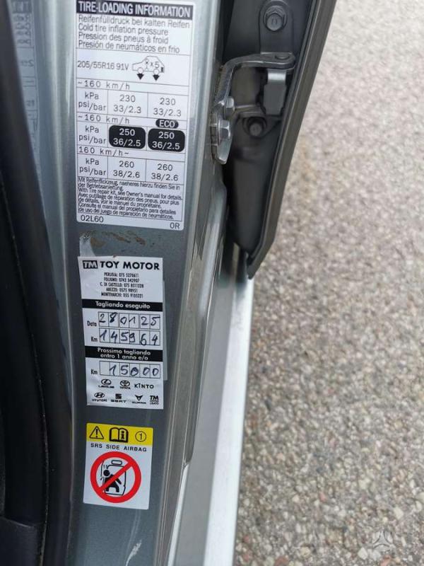 Grey Toyota Auris 2016 in Vilnius, with an engine capacity of 1.80 L and mileage of 162 thousand km for 11300 €, photo 9 on AUTOMOTO.COM.LV